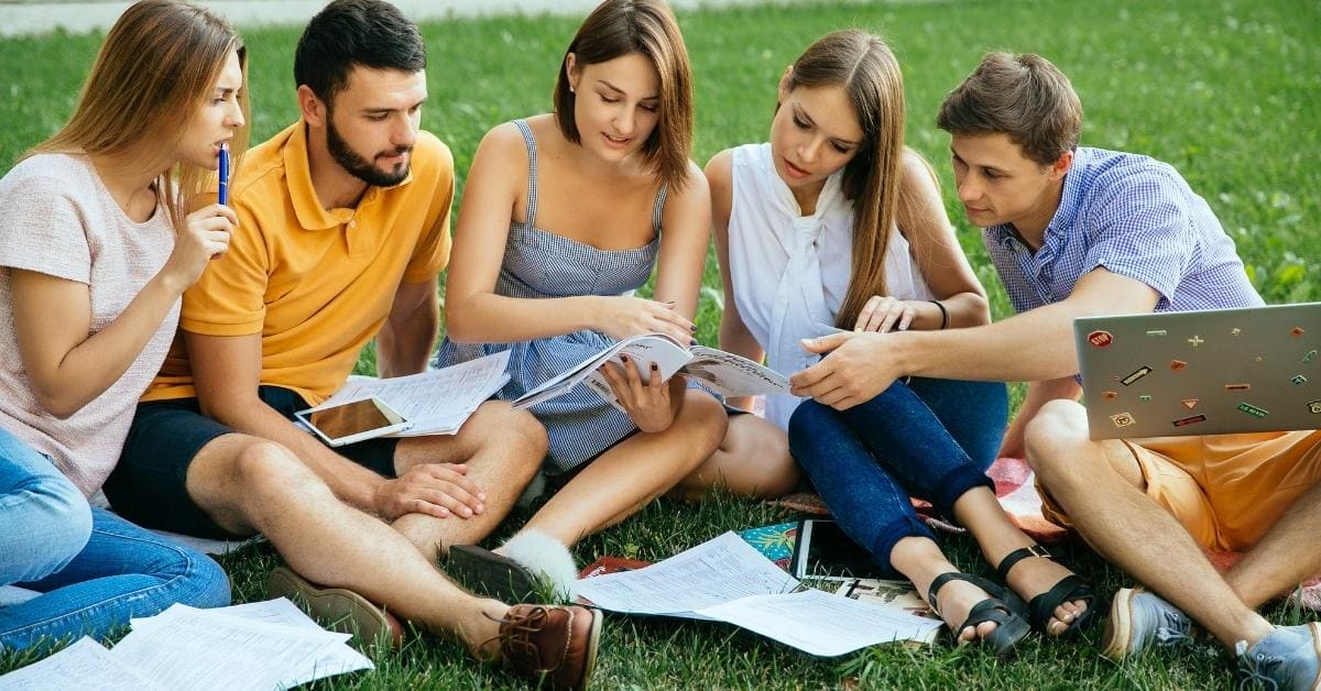 37 Productive and Cheap Hobbies For College Students 2025