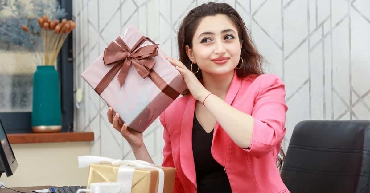 How To Deal With Bad Gift Givers? [9 Positive Ways]