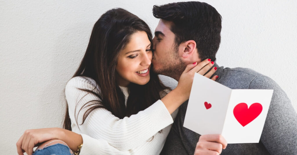 How To Be a Good Girlfriend [13 Tips To Be His #1 Choice]