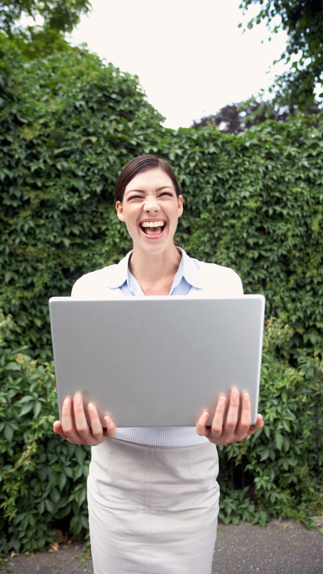 45 Hilarious April Fools Pranks For Work [Harmless Office Activities]