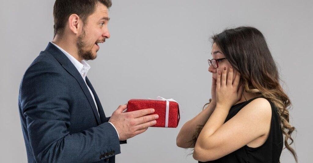 How To Politely Decline a Gift In Any Situation [29 Best Ways]
