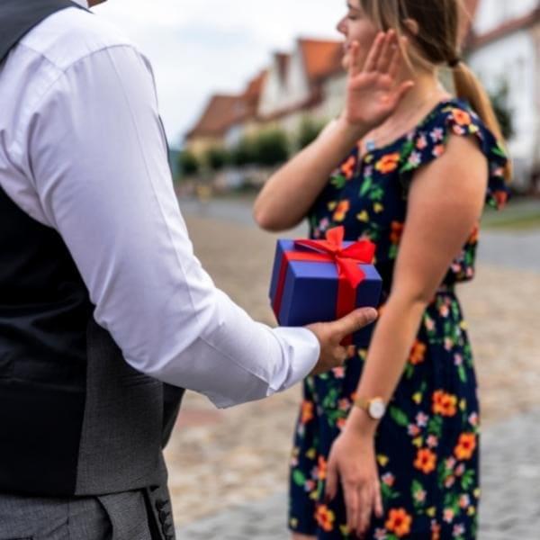 How To Politely Decline a Gift In Any Situation [29 Best Ways]