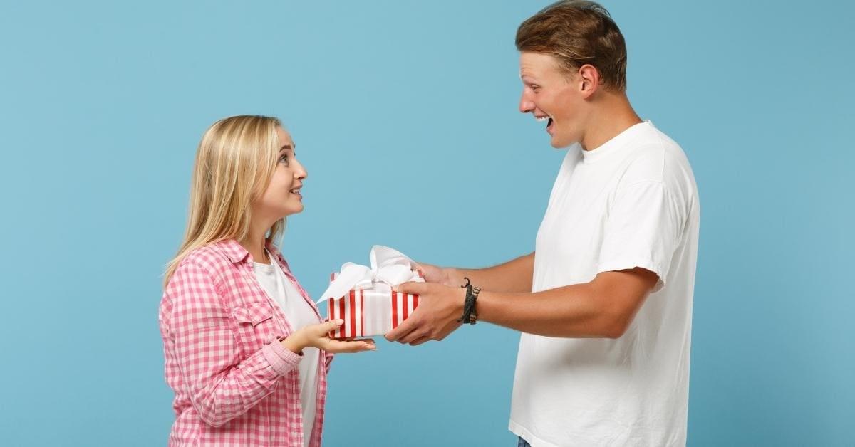 10 Last Gift For Girlfriend Before Breakup [Best For Goodbyes]